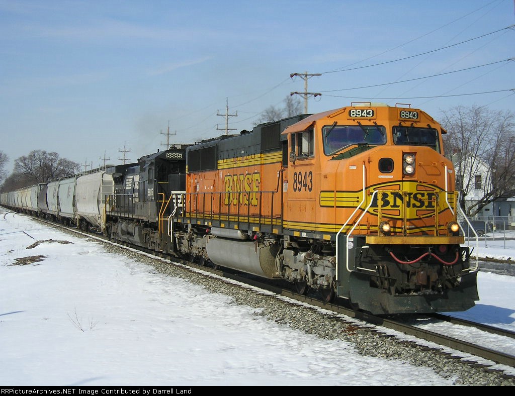 BNSF 8943 On NS 48 G Eastbound
